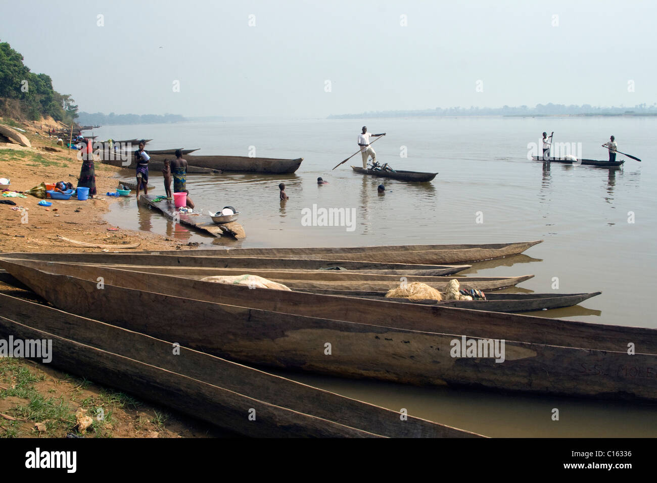 Congo river canoe fish hi-res stock photography and images - Alamy