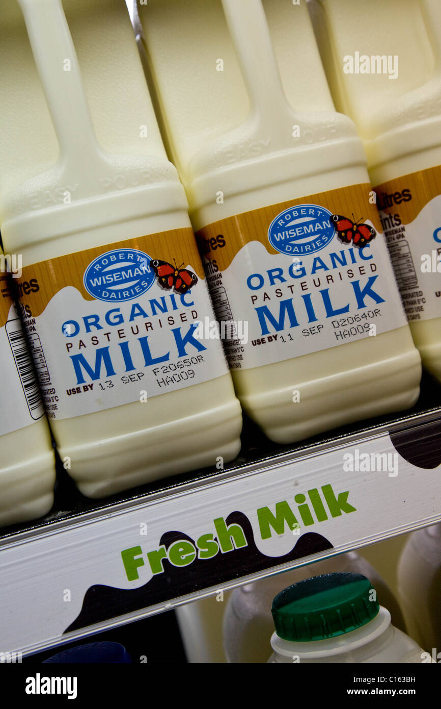 Robert Wiseman Organic Pasteurised Milk Stock Photo - Alamy