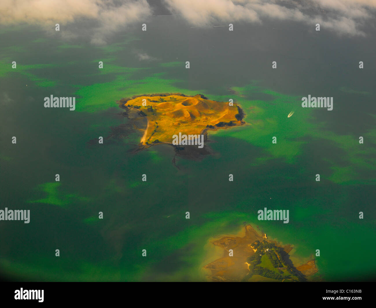 Landing approach of an airliner in Auckland, island just off the coast ...