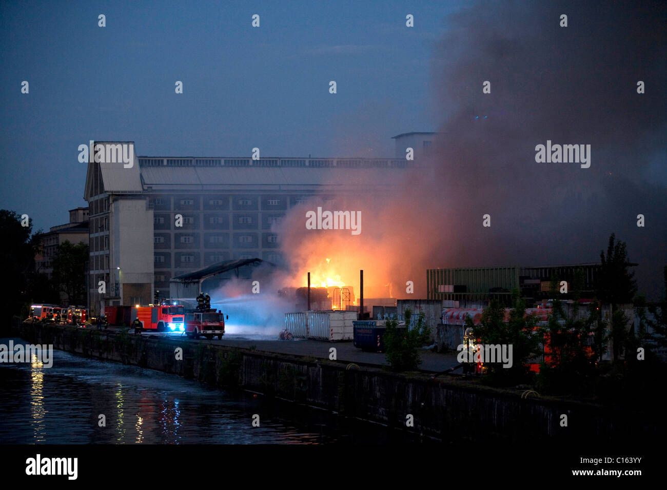 Warehouse fires hi-res stock photography and images - Alamy
