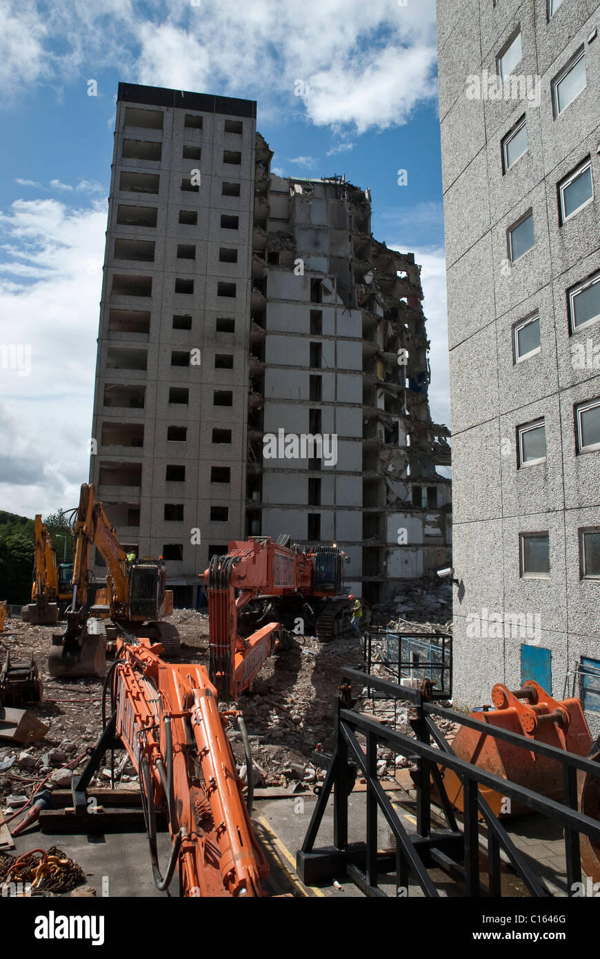 Derelict housing blocks hi-res stock photography and images - Alamy