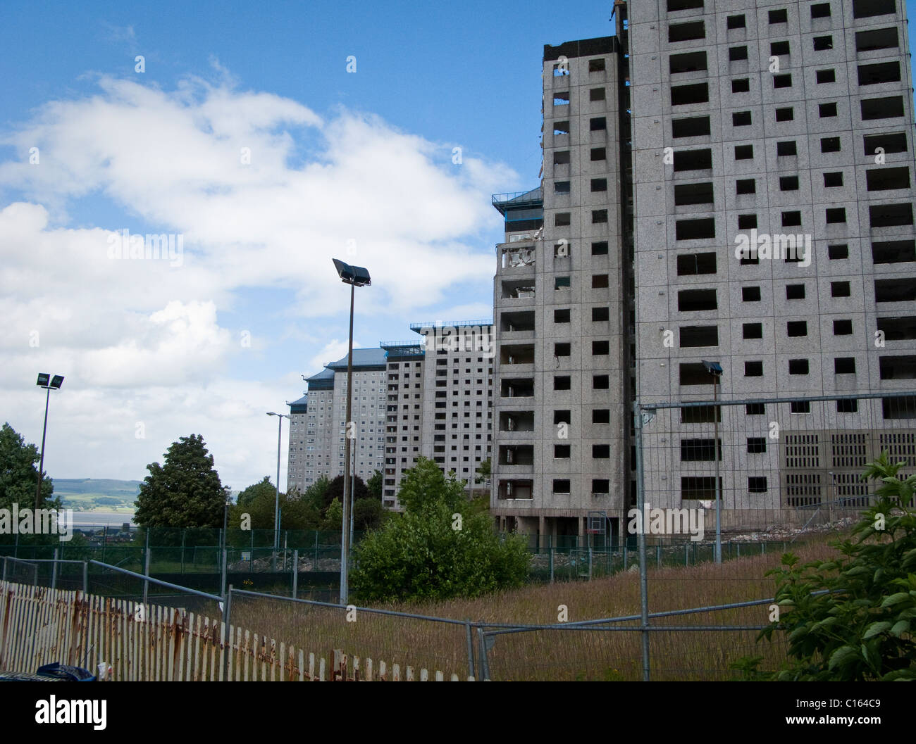 Rubble of tower block hi-res stock photography and images - Alamy