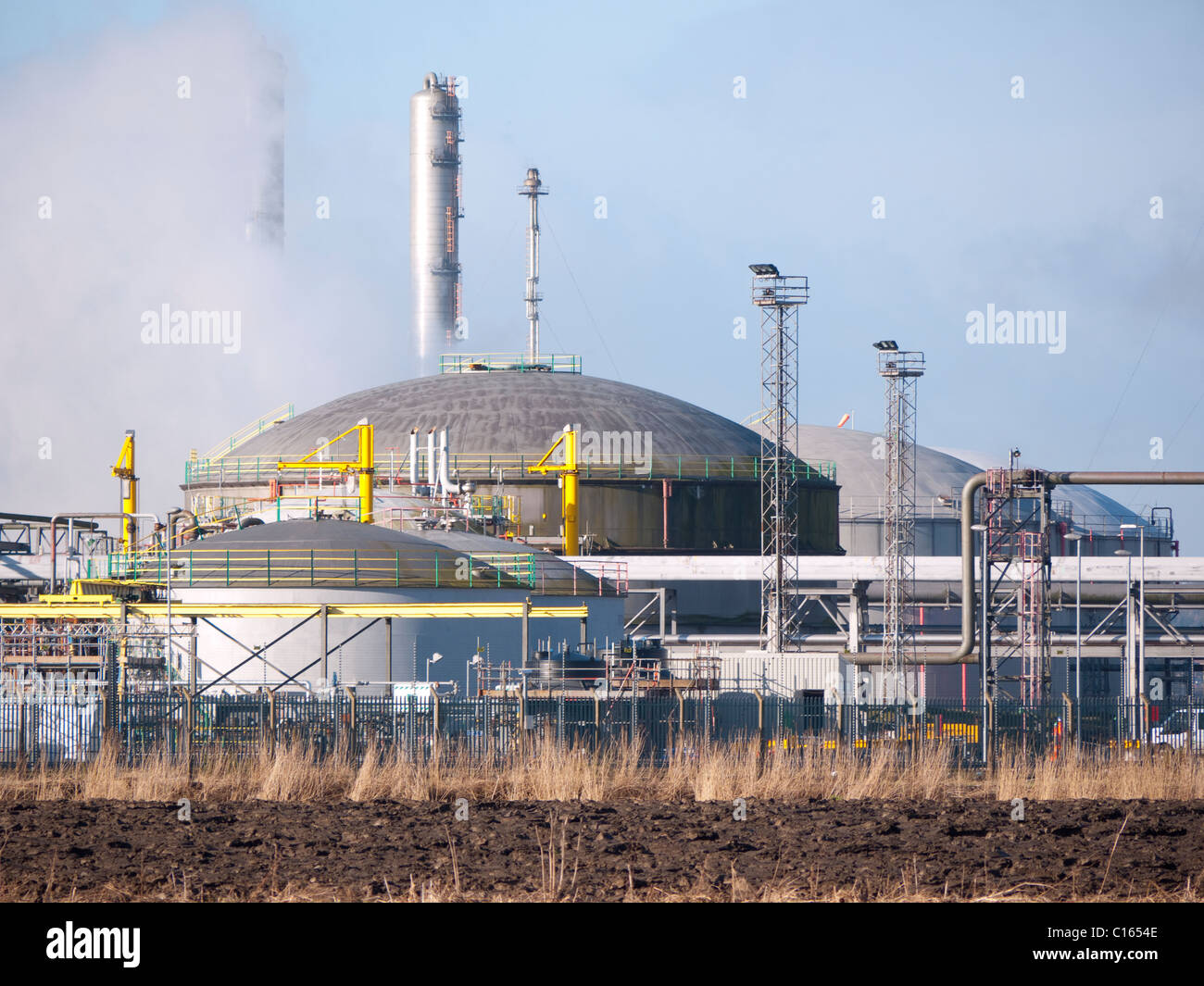 Fractionation column hi-res stock photography and images - Alamy