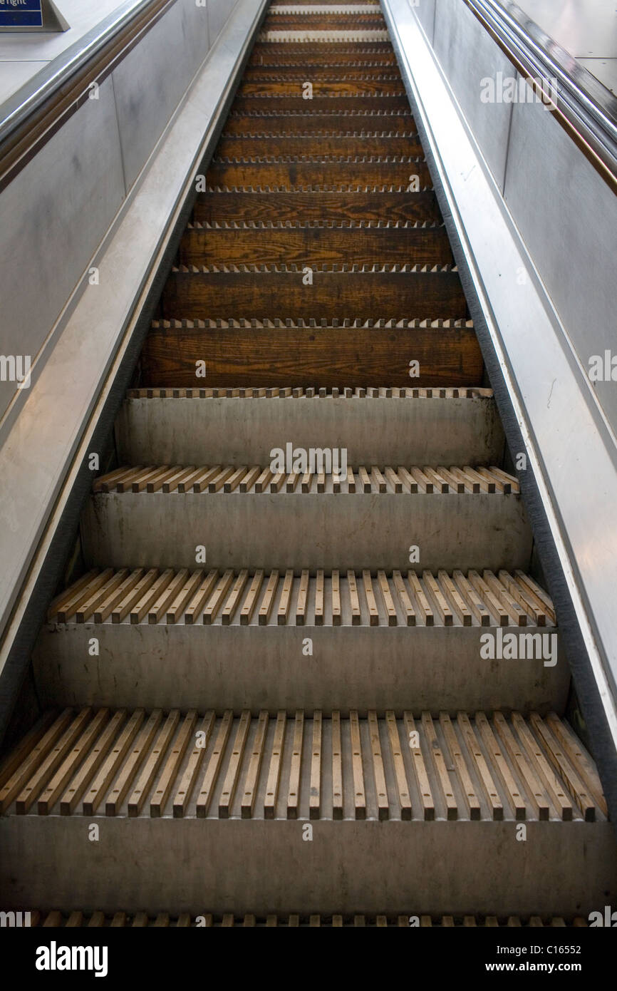 Kings cross fire hi-res stock photography and images - Alamy