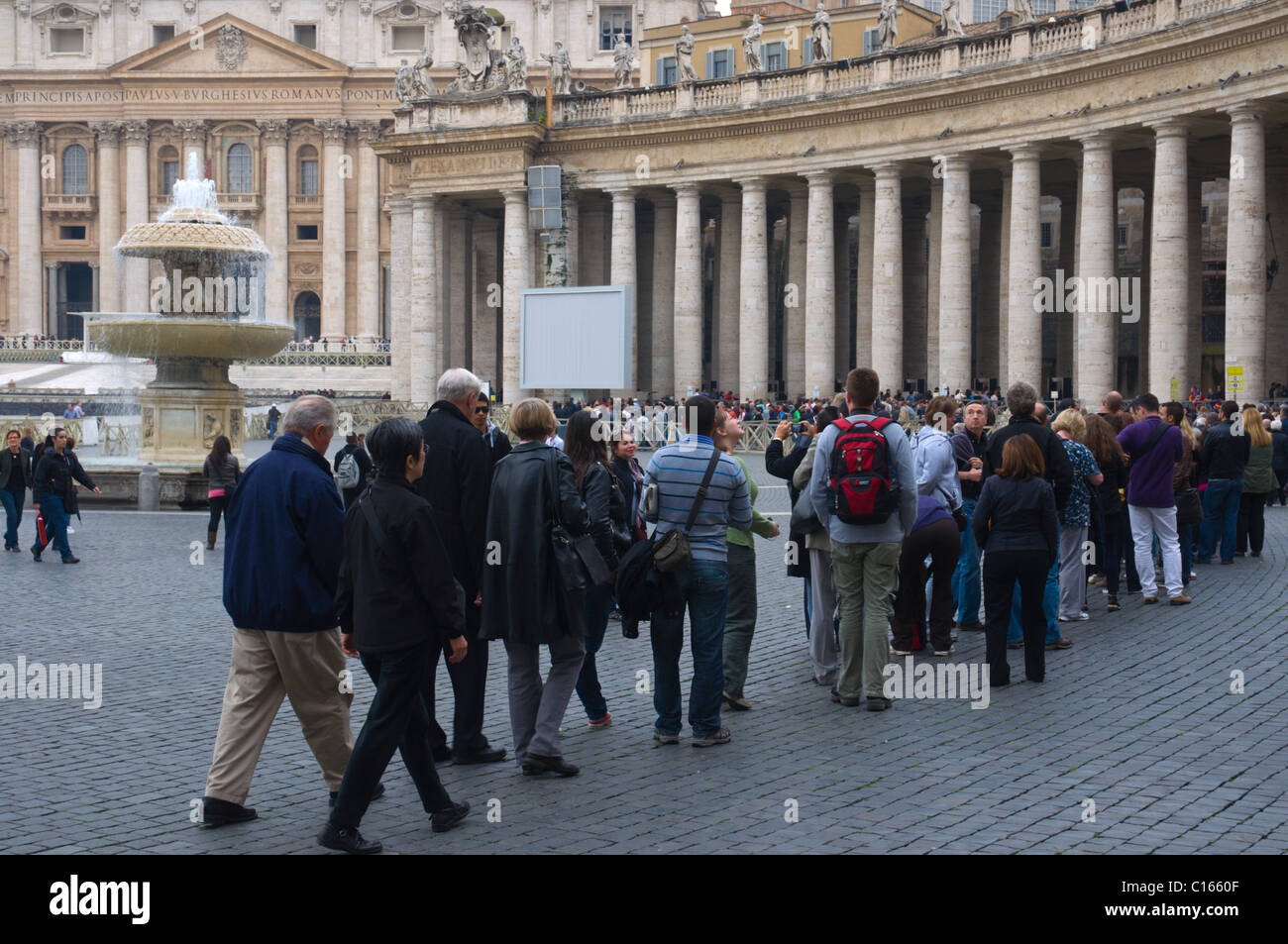 Queue to the vatican museums hi-res stock photography and images - Alamy
