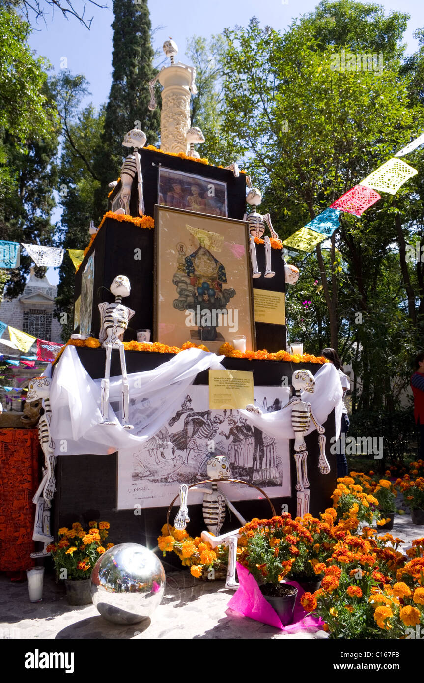 Ofrenda hi-res stock photography and images - Alamy