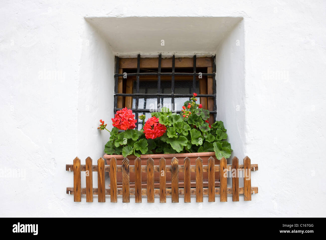 Italian window boxes hi-res stock photography and images - Alamy