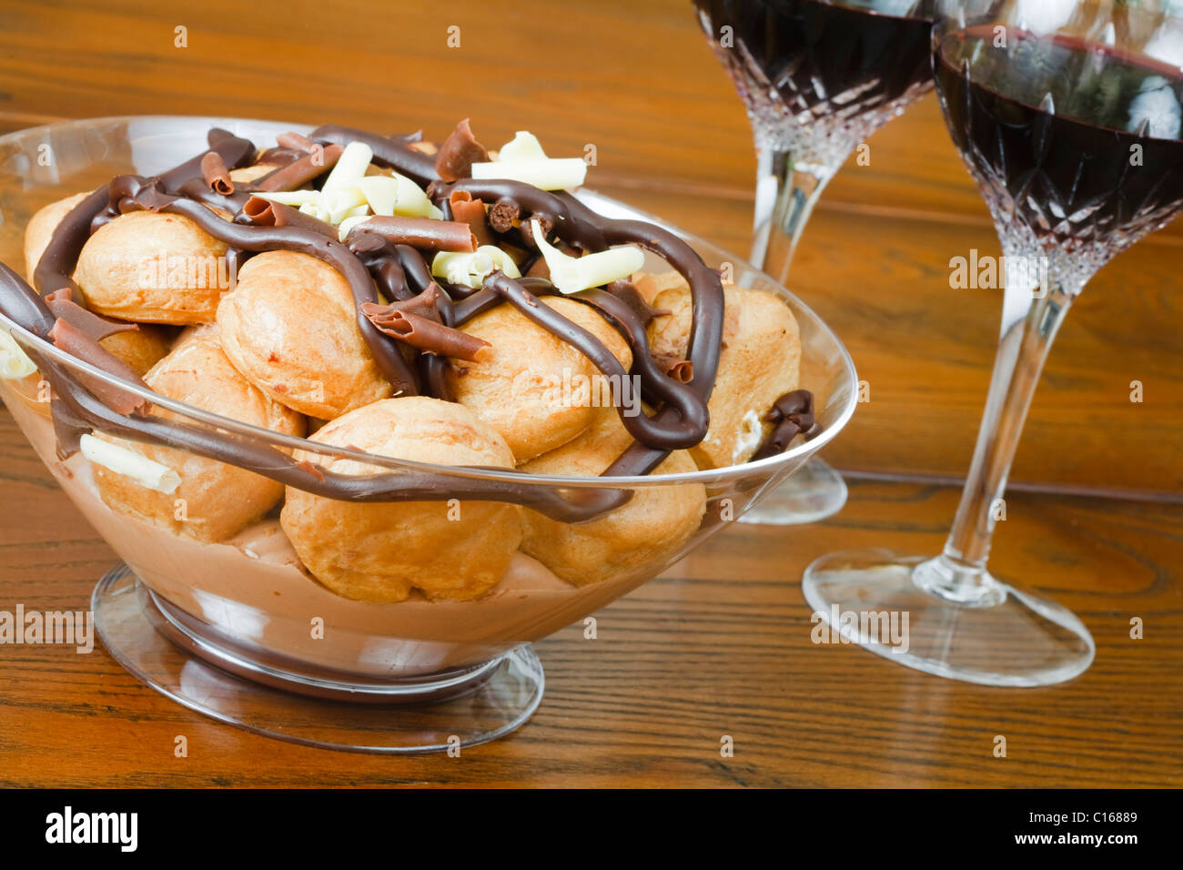Profiterole dessert hi-res stock photography and images - Alamy