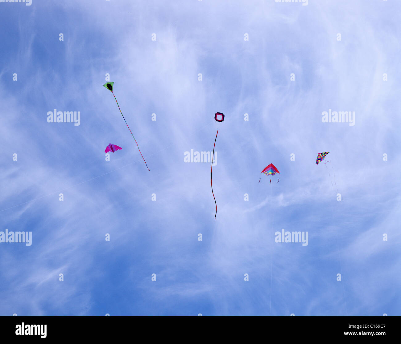 Colorful kites flying in the sky hi-res stock photography and images ...