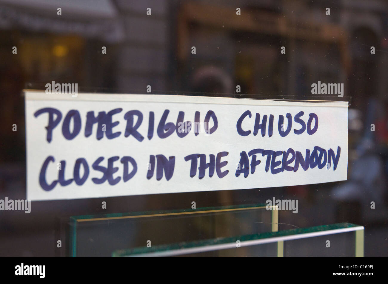Siesta closed sign hi-res stock photography and images - Alamy