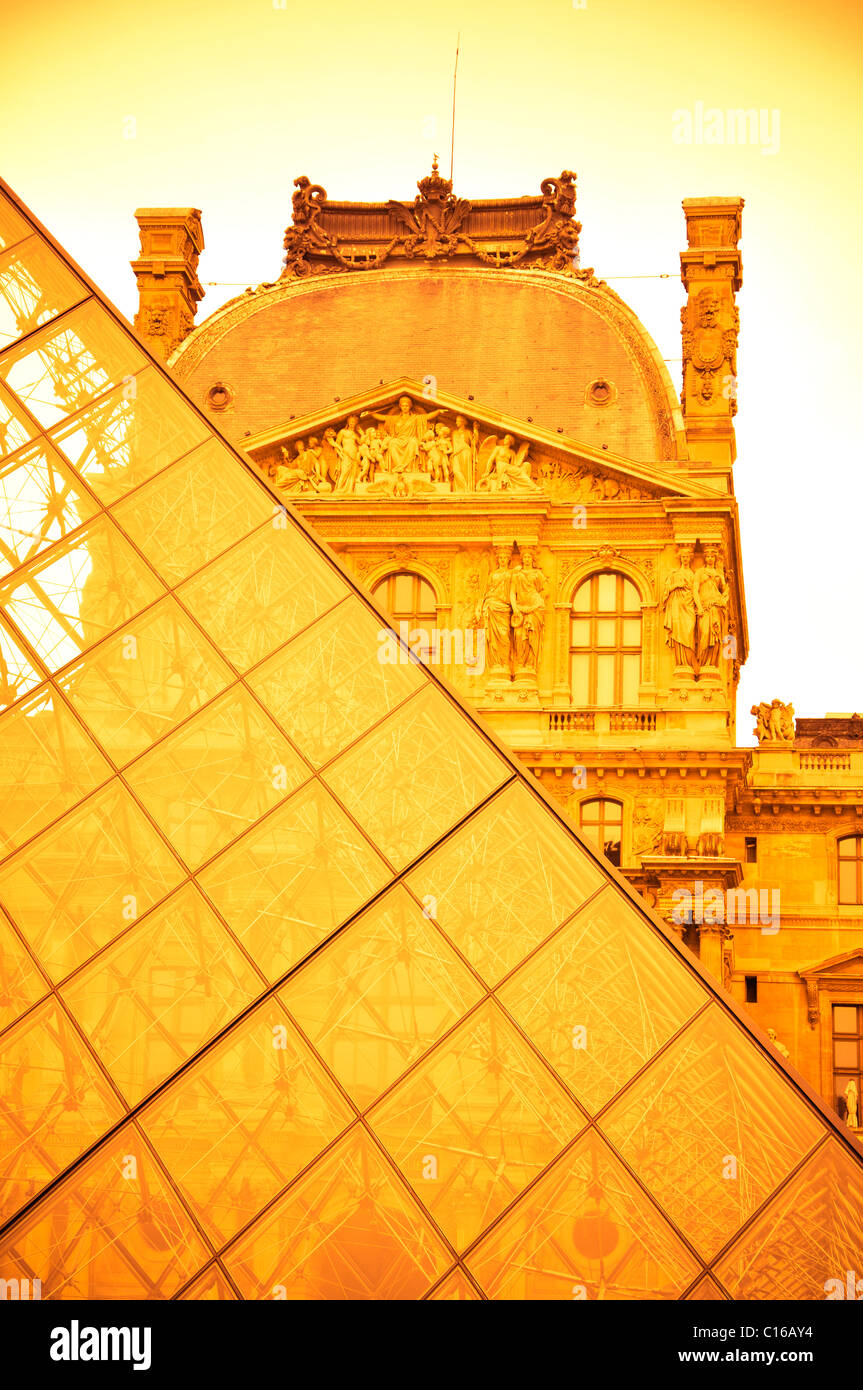 France glass pyramid hi-res stock photography and images - Alamy