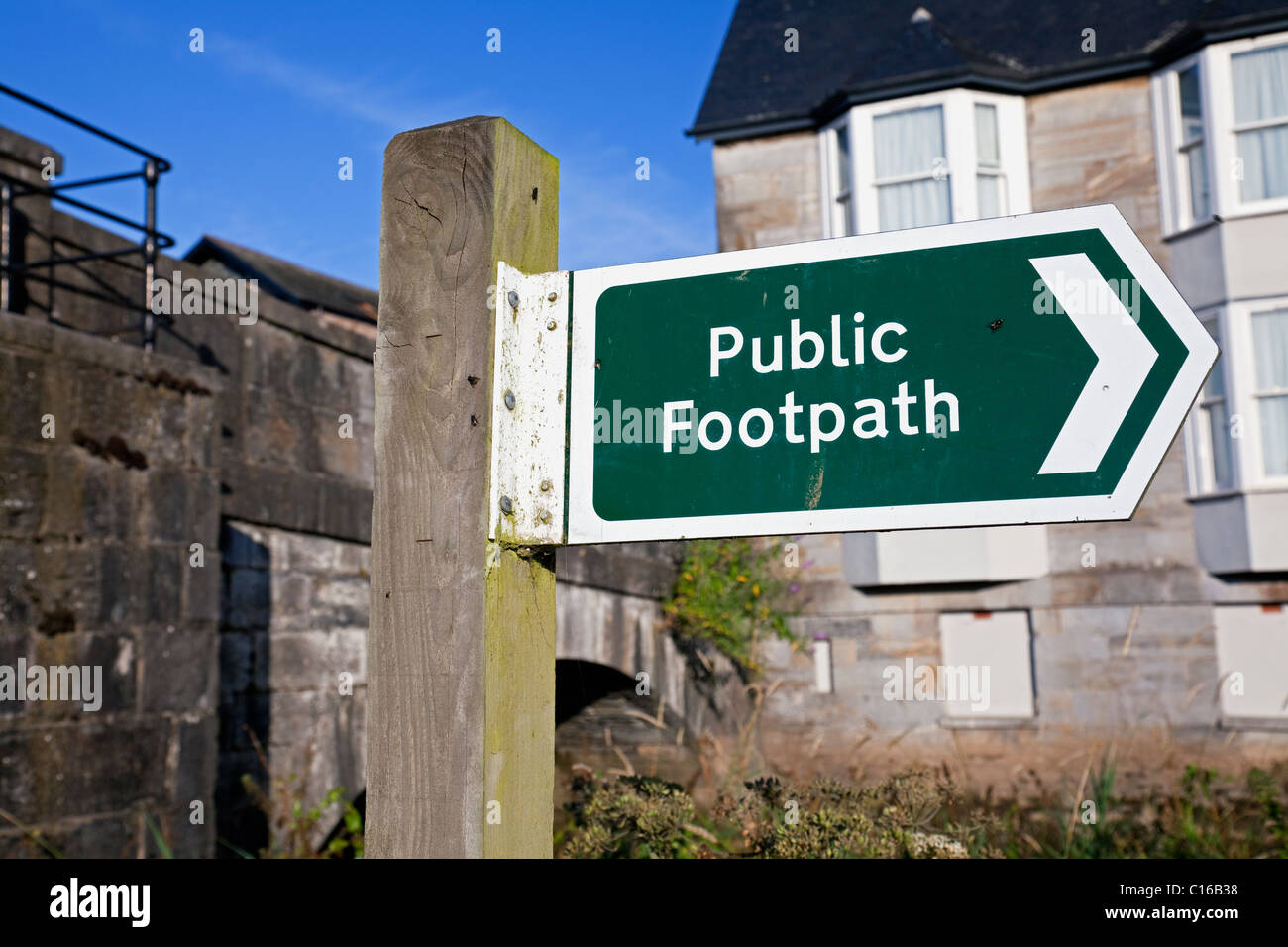 Riverside walk arrow hi-res stock photography and images - Alamy
