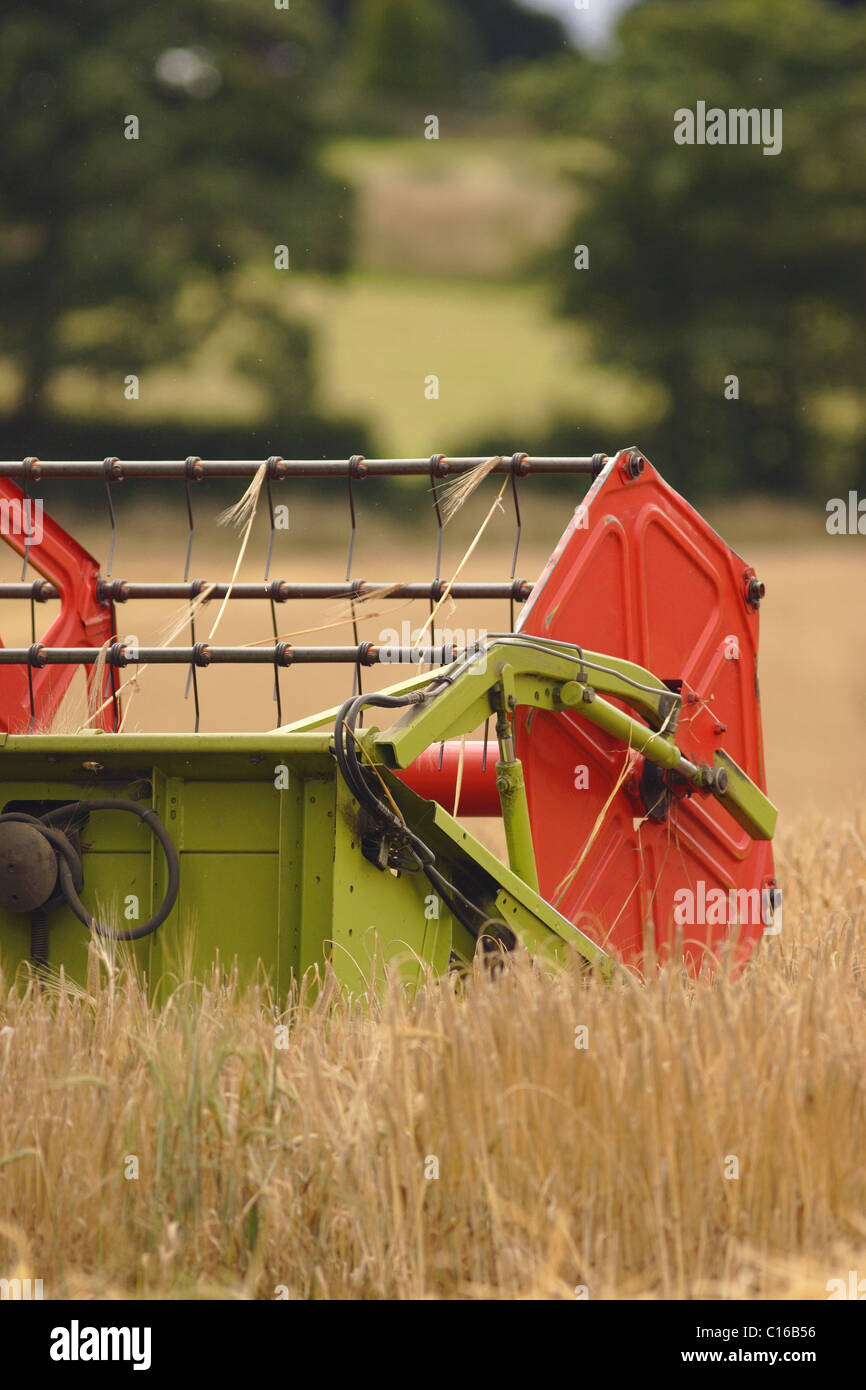 Combine harvester uk hi-res stock photography and images - Alamy