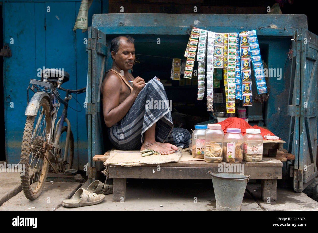 Shop owner in the slums of Howrah, Hooghly, West Bengal, India Stock ...