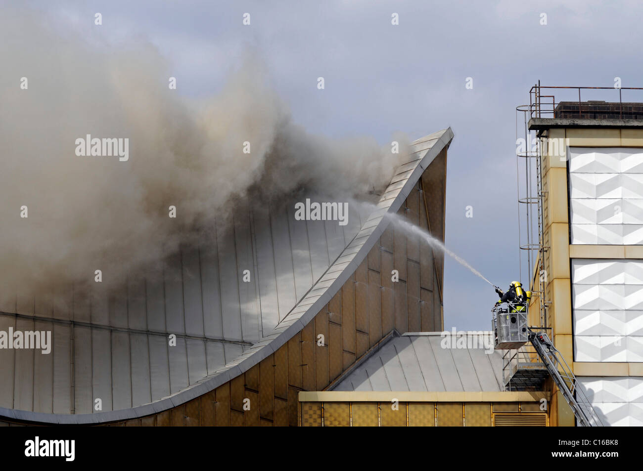 Fireman Putting Out Building Fire High Resolution Stock Photography and ...