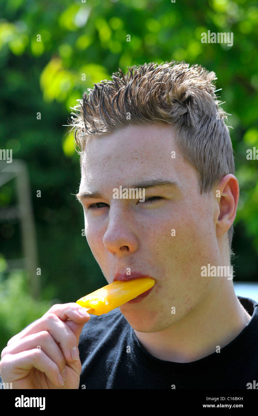 Kid eating a popsicle hi-res stock photography and images - Alamy