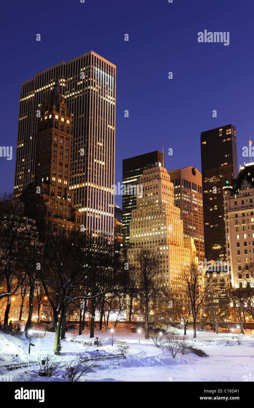 New York City Manhattan Central Park panorama in winter with snow ...