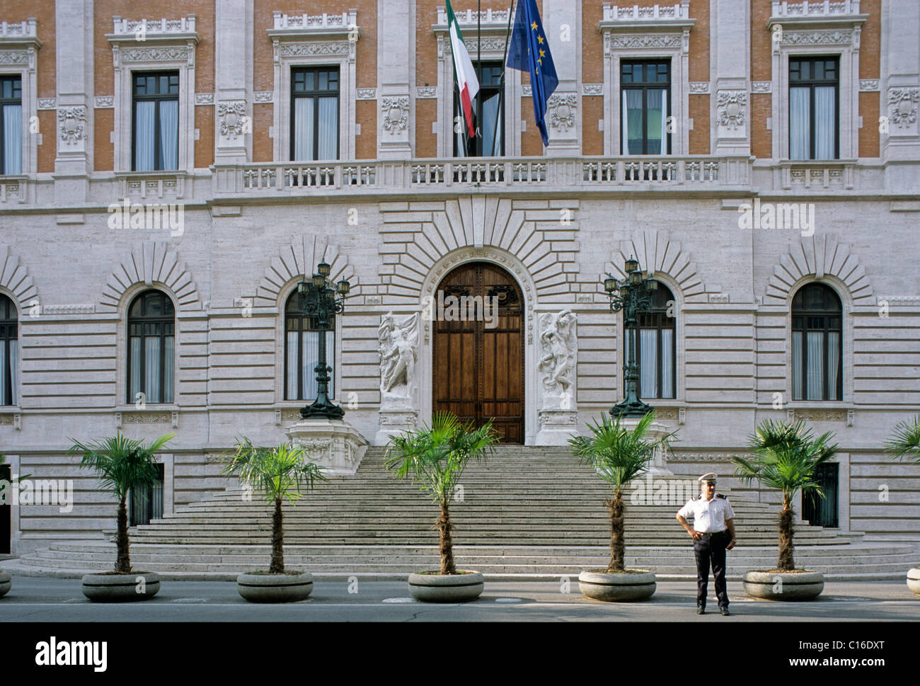 Palazzo montecitorio hi-res stock photography and images - Alamy