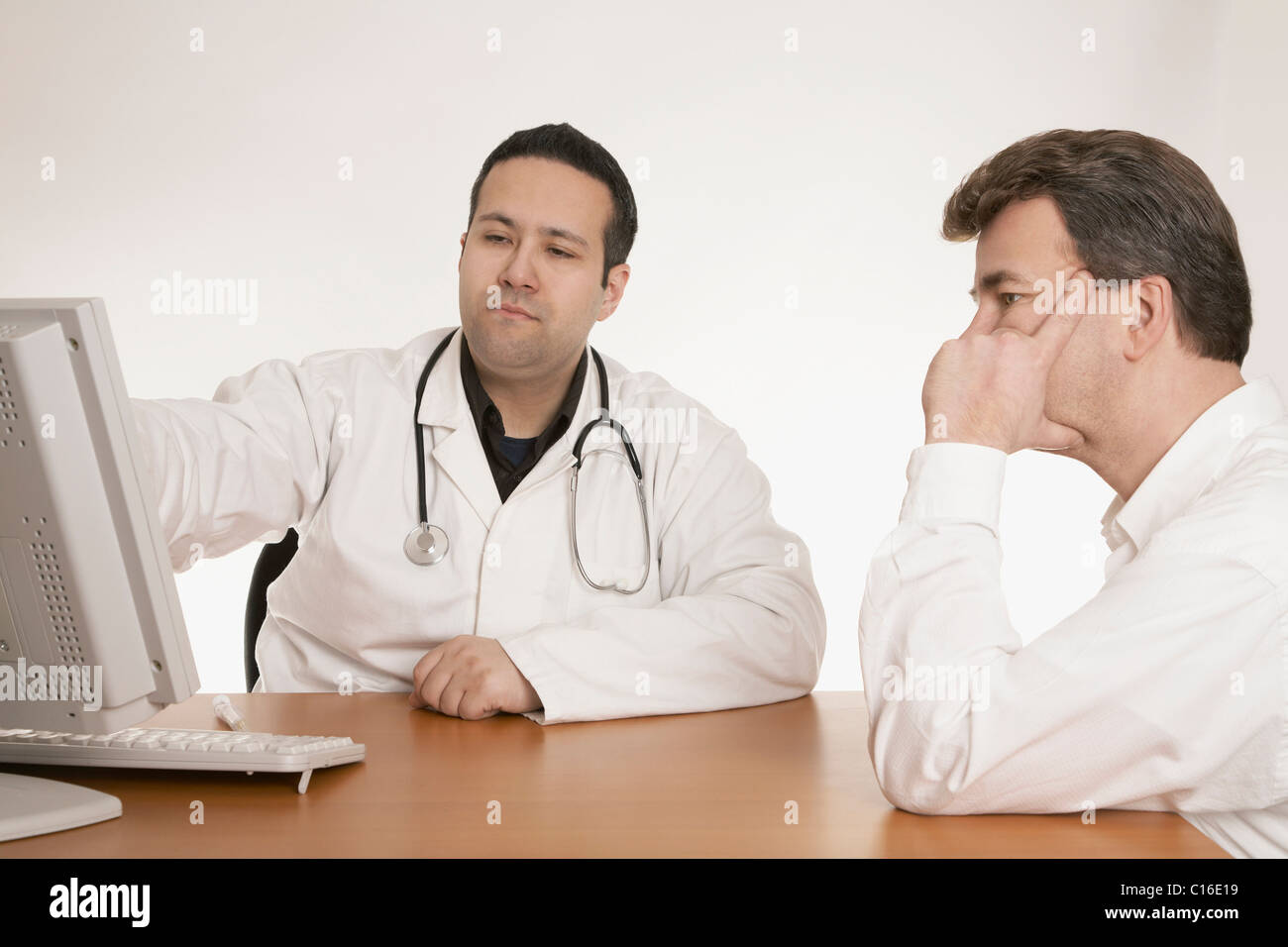 Doctor discussing diagnostic results with his patient Stock Photo - Alamy