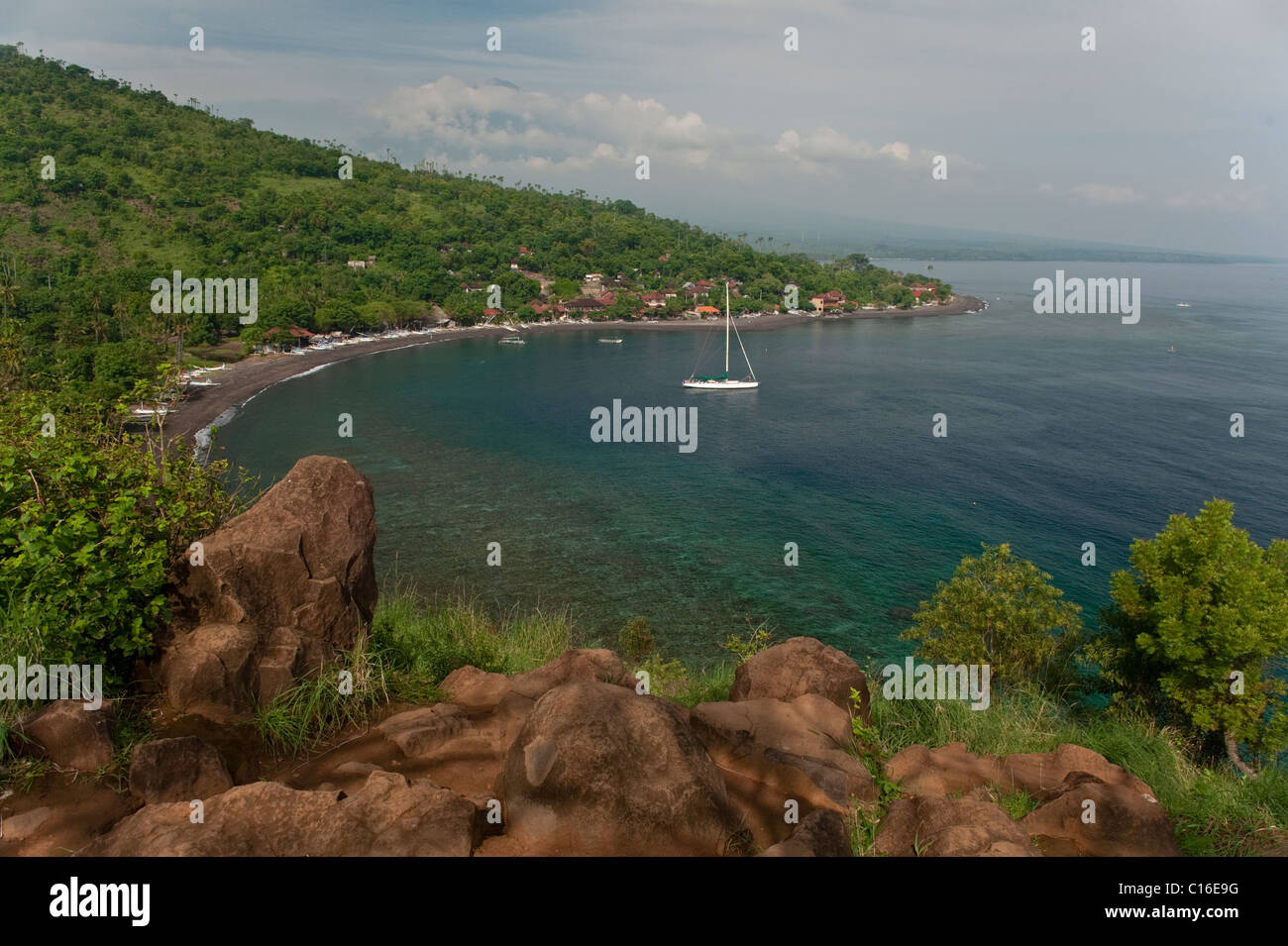 Jemeluk beach beautiful blue hi-res stock photography and images - Alamy