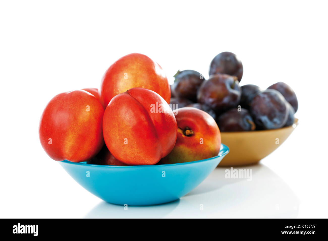 Two nectarines hi-res stock photography and images - Alamy