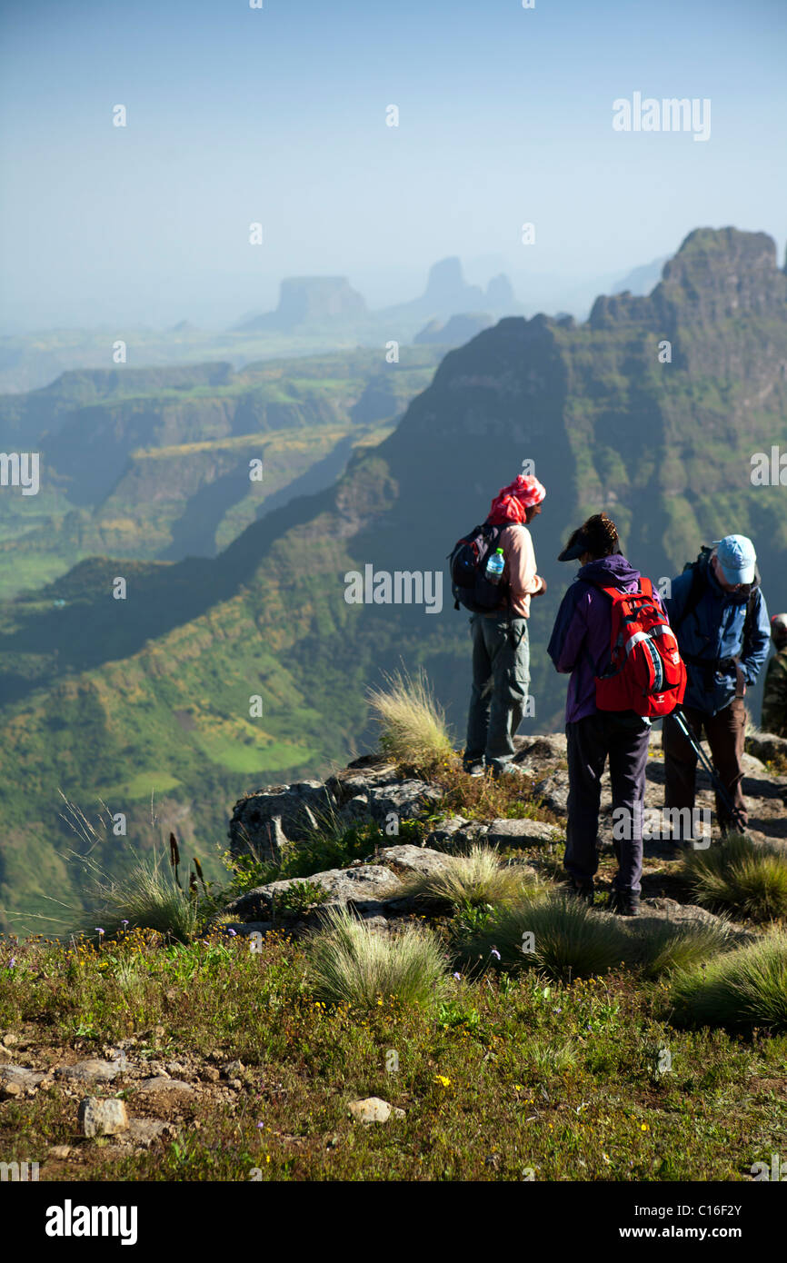 Hikers and view from the escarpment walk hi-res stock photography and ...
