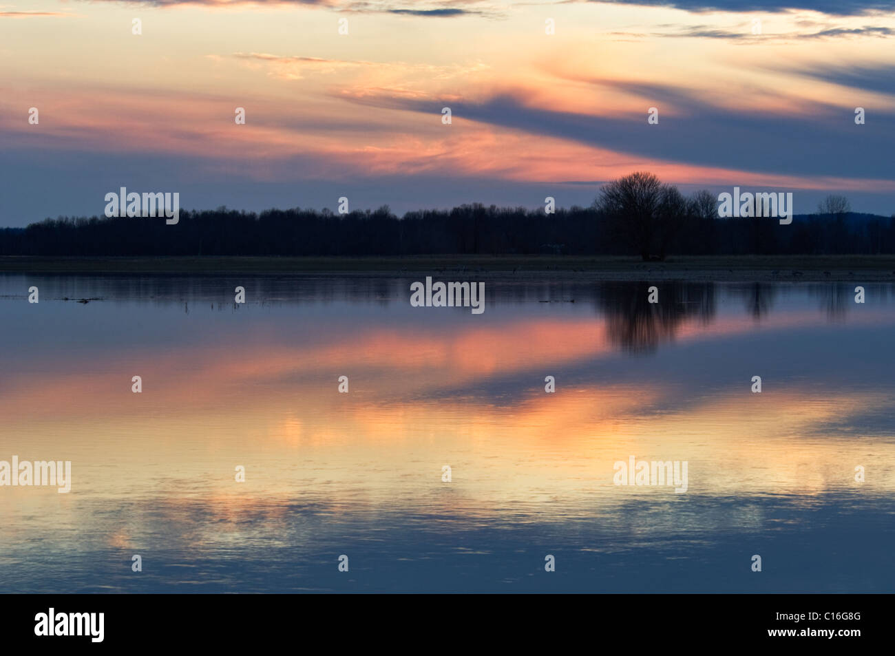 American farm sunset hi-res stock photography and images - Alamy