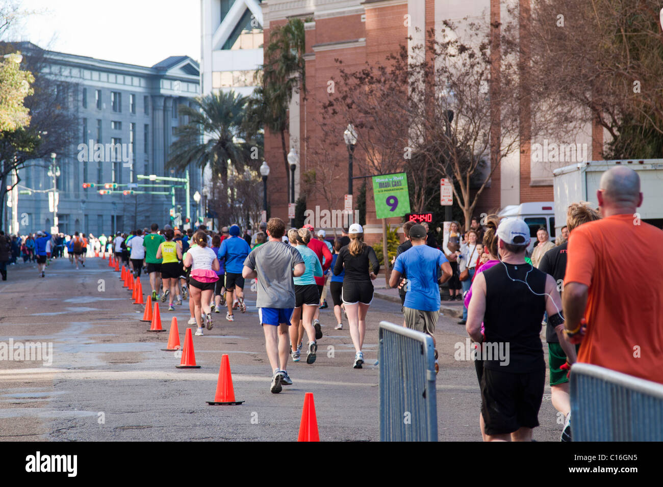 Crowd running hi-res stock photography and images - Alamy