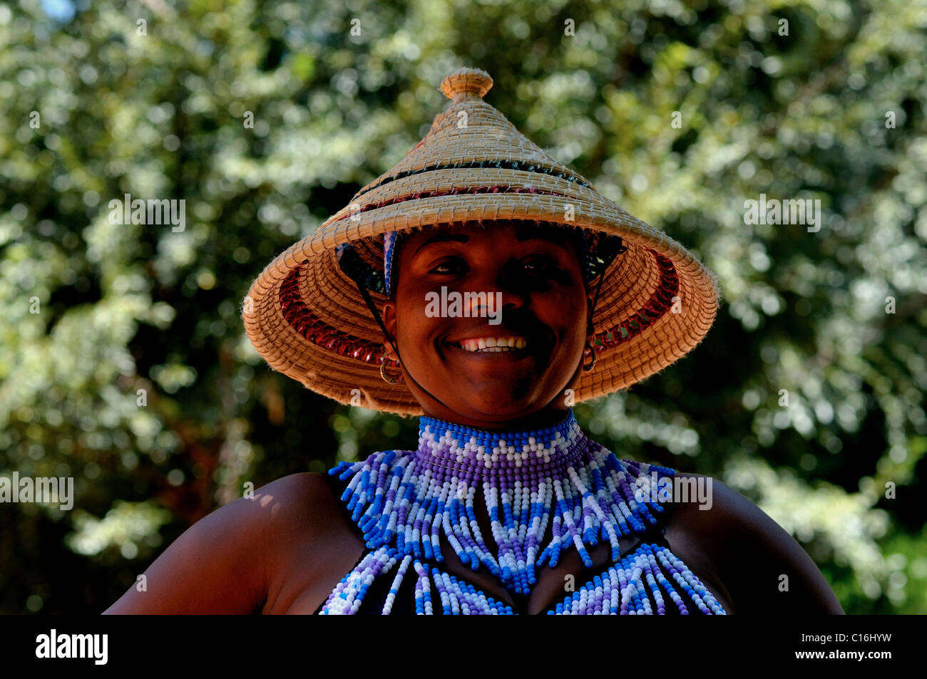 African tribal dancing hi-res stock photography and images - Alamy