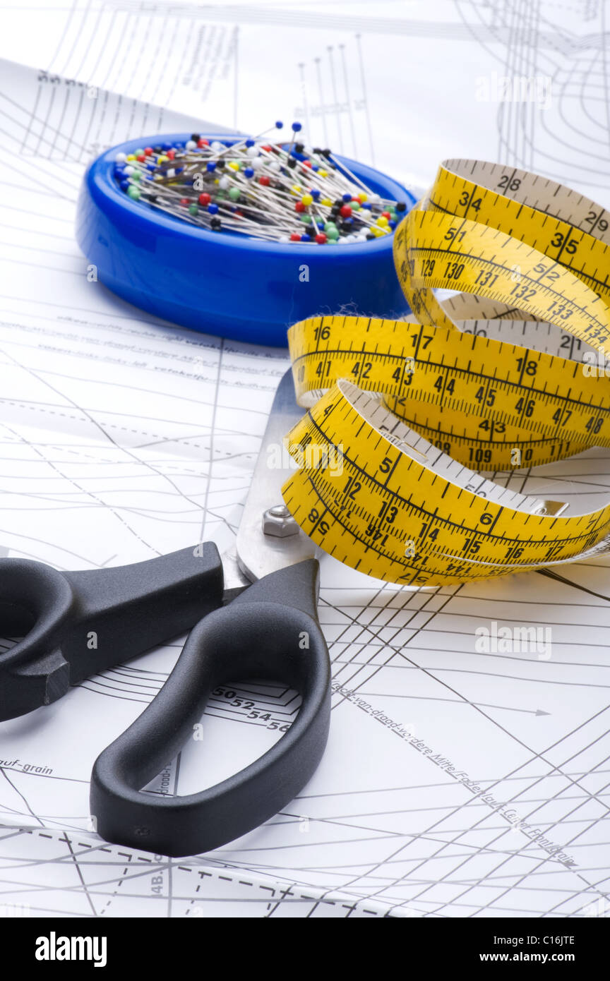 sewing pattern with sew instrument close up Stock Photo - Alamy