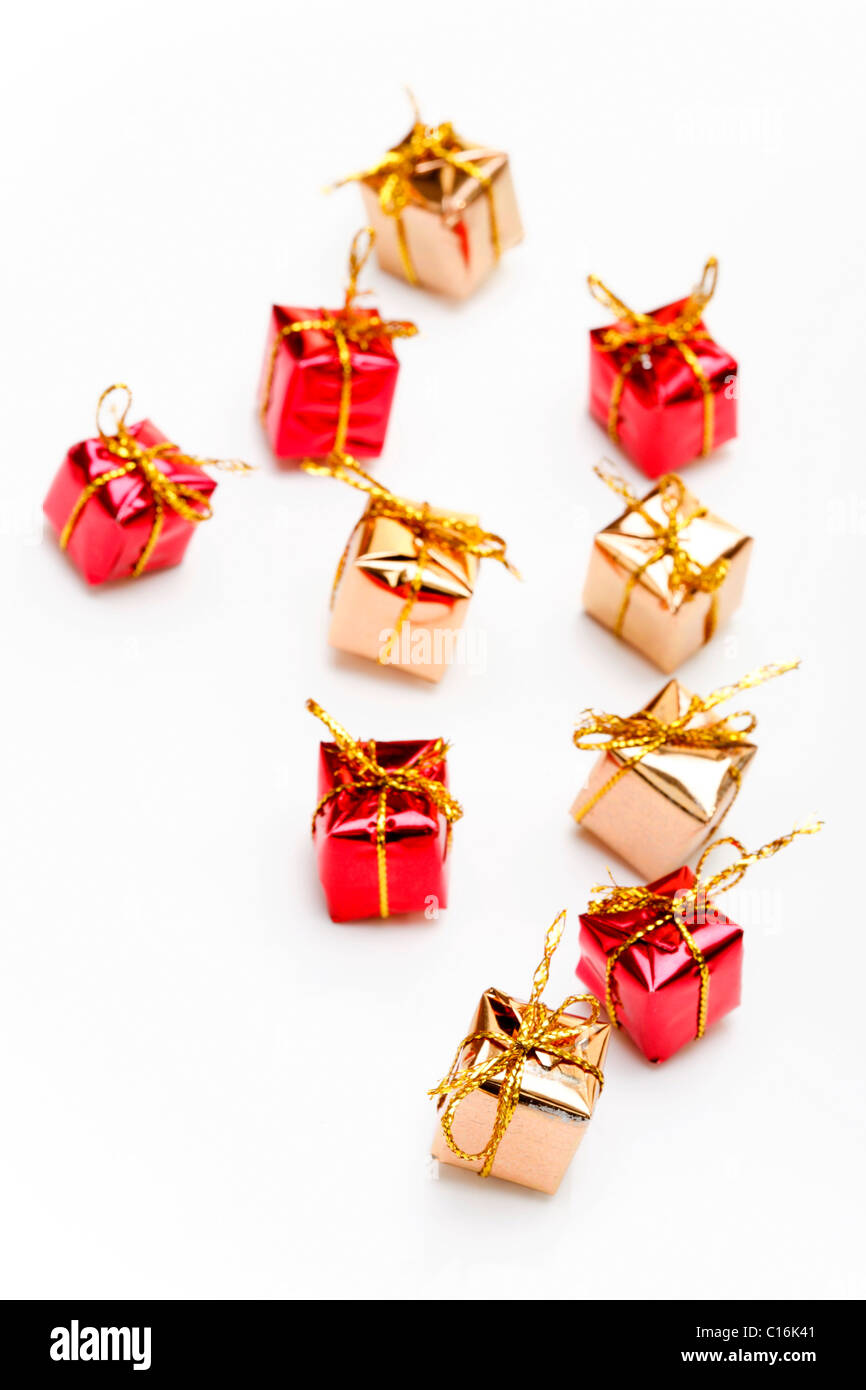 Gold christmas presents cut out hi-res stock photography and images - Alamy