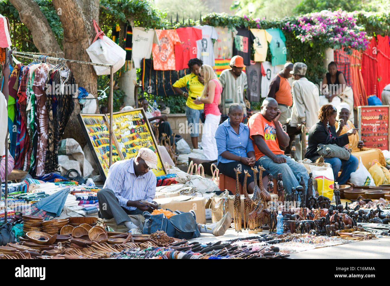 Market art of kenya hi-res stock photography and images - Alamy