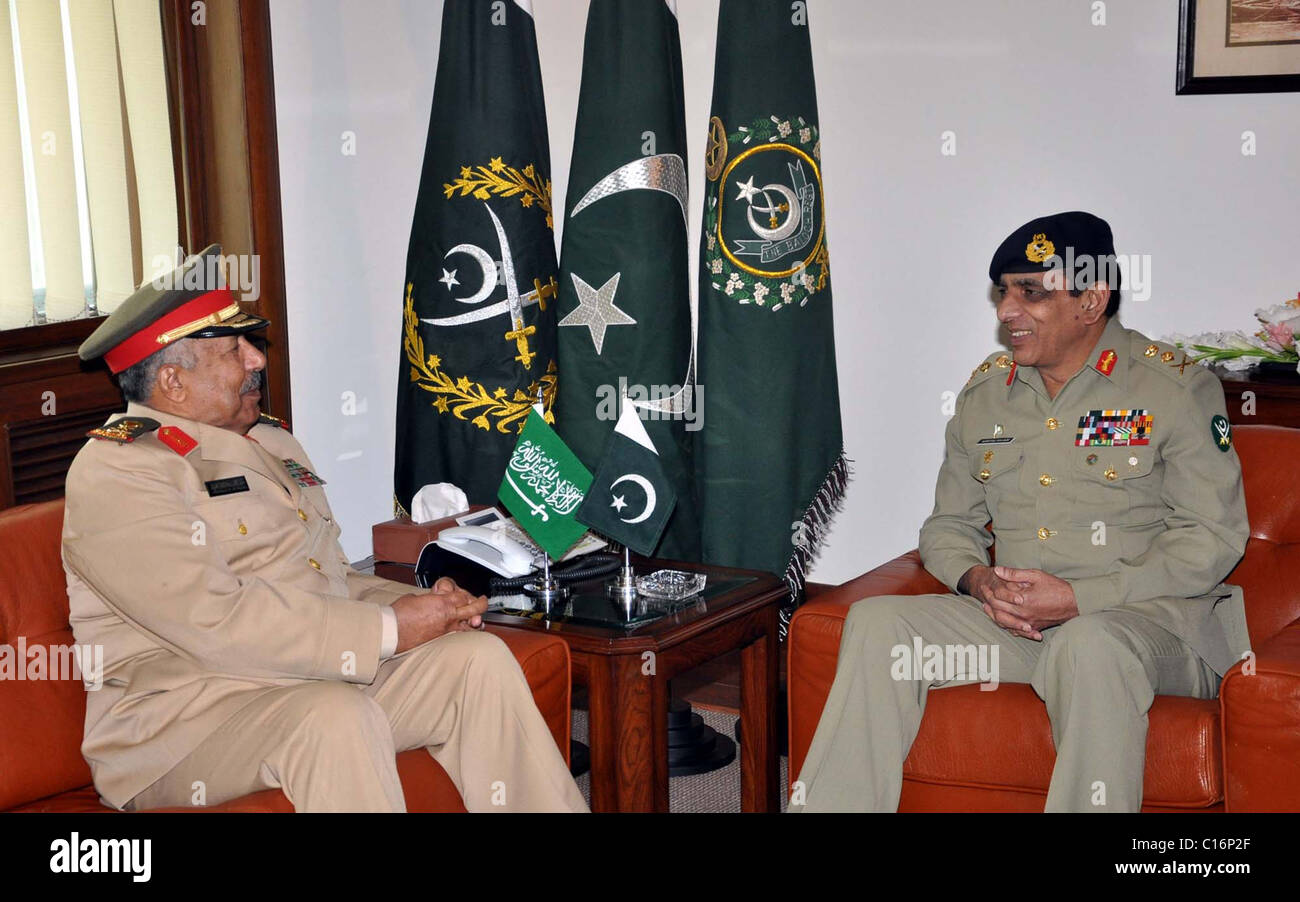 Chief of the Army Staff, Gen.Ashfaq Pervez Kayani exchanges view with ...