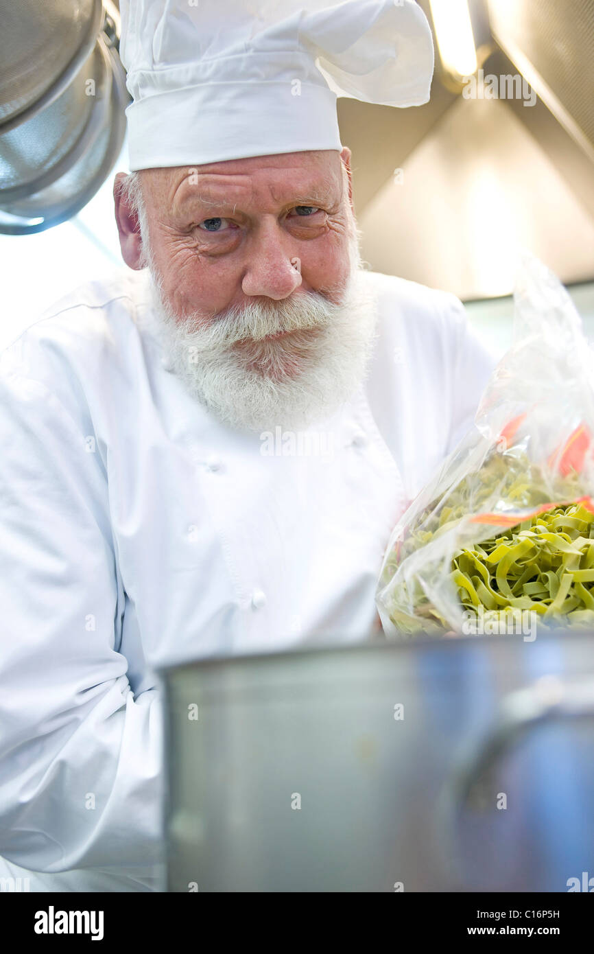 Chefs wearing hats hi-res stock photography and images - Alamy