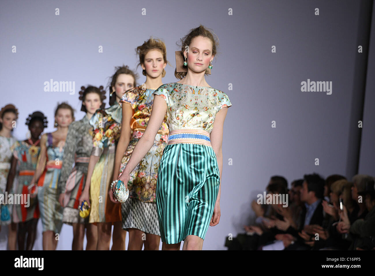 Model London Fashion Week Autumn/Winter 2009 - Basso & Brooke - Catwalk ...