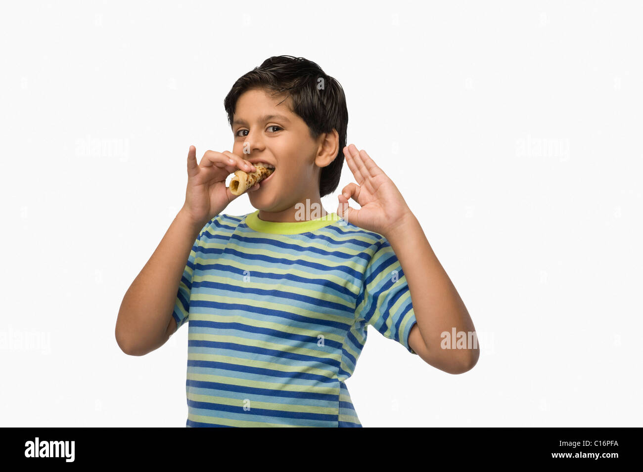 Portrait indian boy showing sign hi-res stock photography and images ...