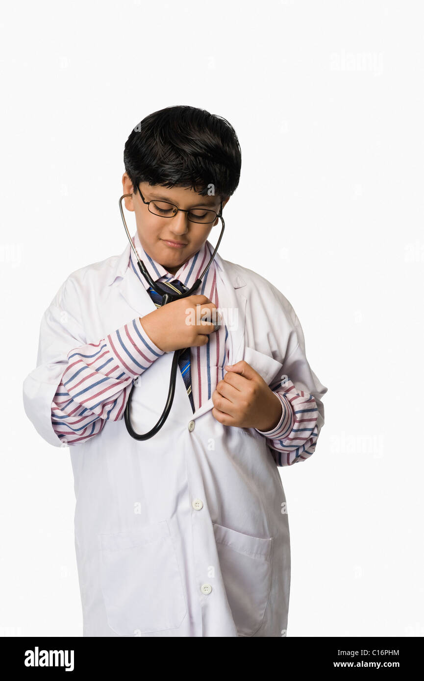 Boy listening to his heart beat with a stethoscope Stock Photo - Alamy