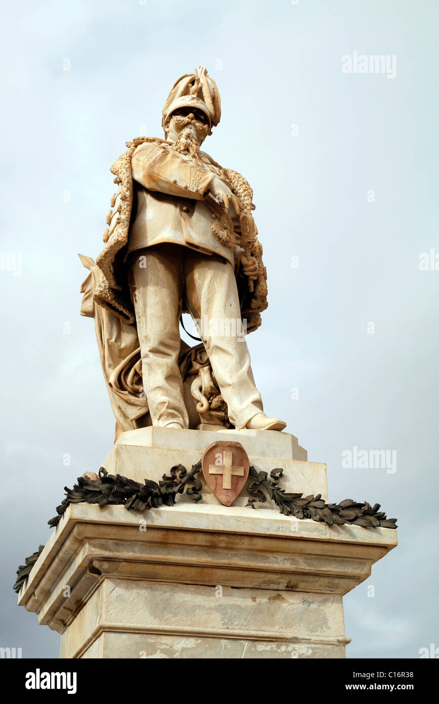 ITALY.SICILY.STATUE OF HERO GARIBALDI IN TRAPANI Stock Photo - Alamy