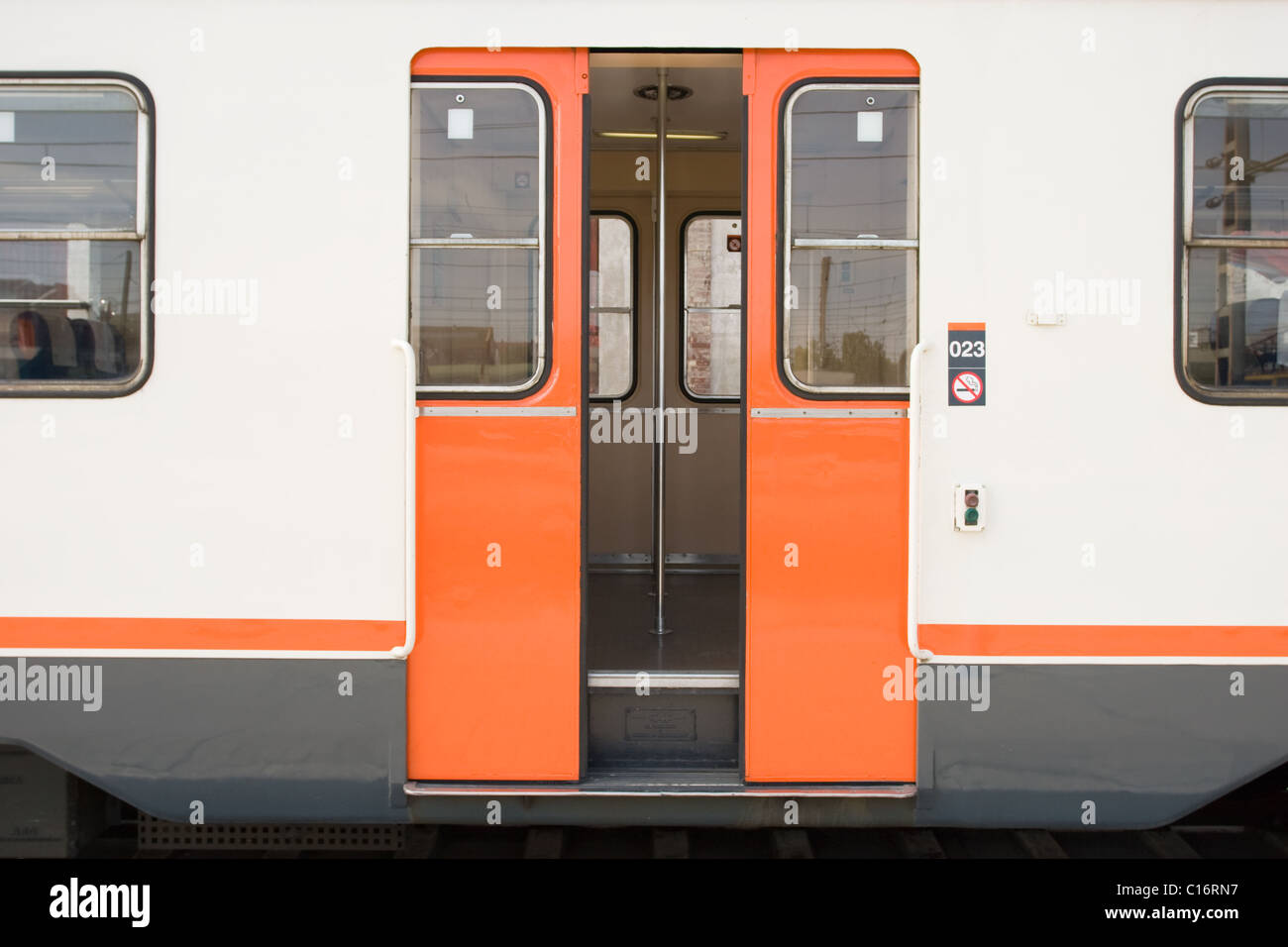 Train door hi-res stock photography and images - Alamy