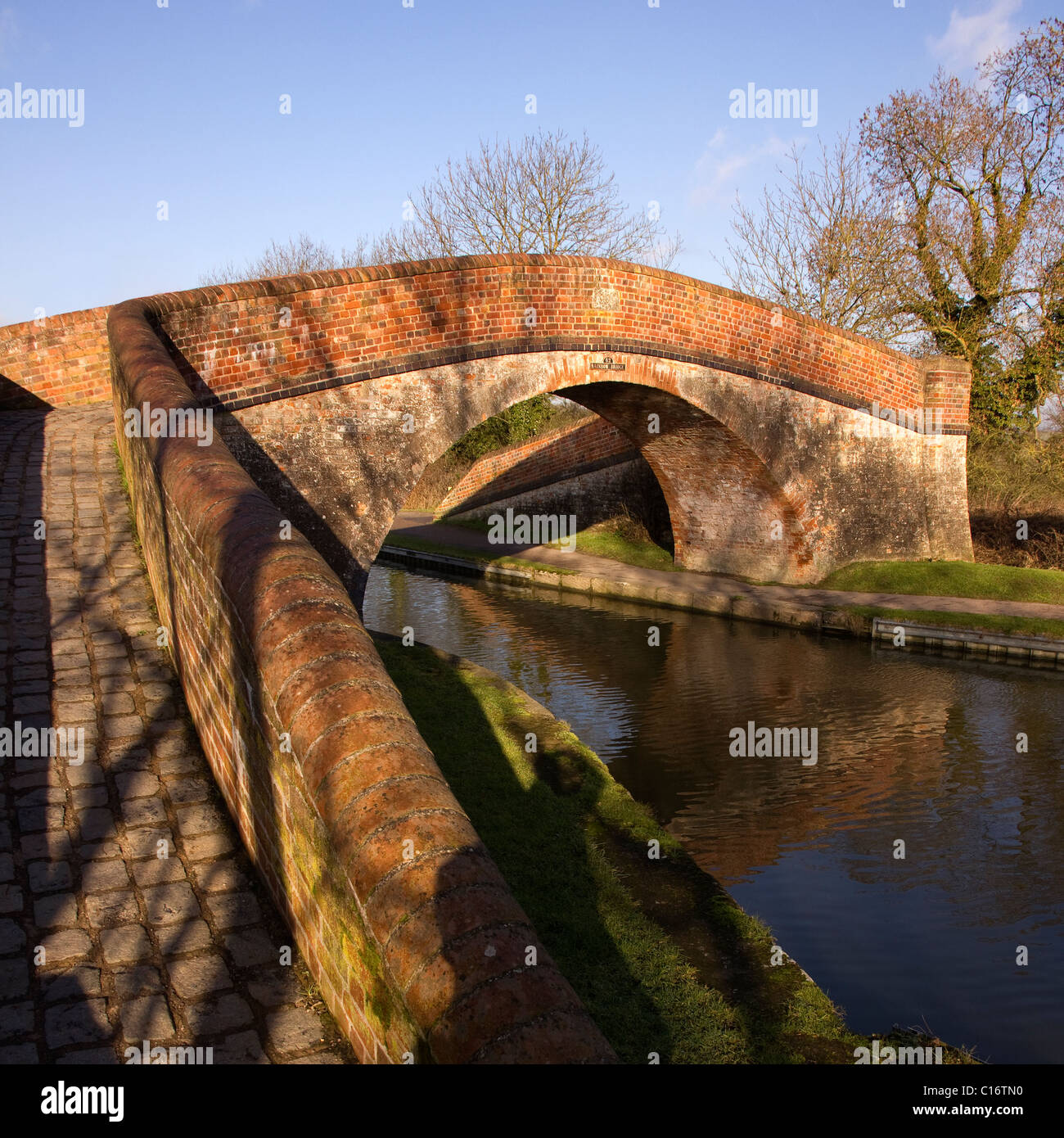 Old brick bridge over the Leicester branch of the Grand Union Canal ...