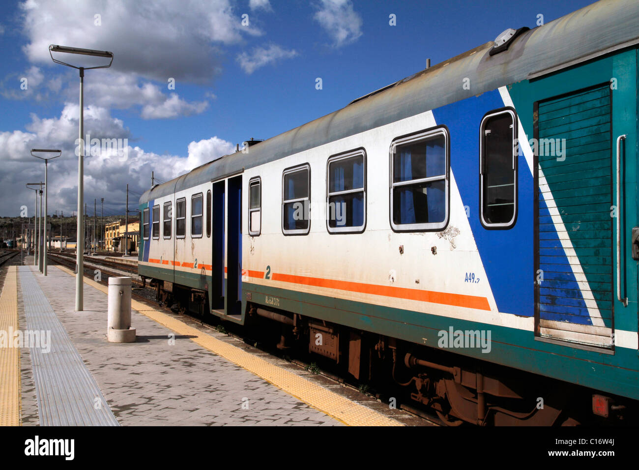 ITALY.SICILY.LONG DISTANCE SLEEPER TRAINS IN SIRACUSA STATION Stock ...