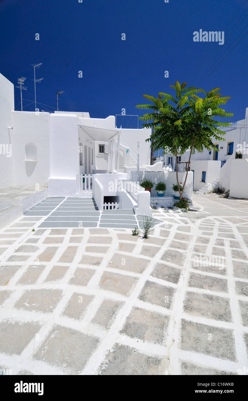 Typical greek house white painted hi-res stock photography and images ...