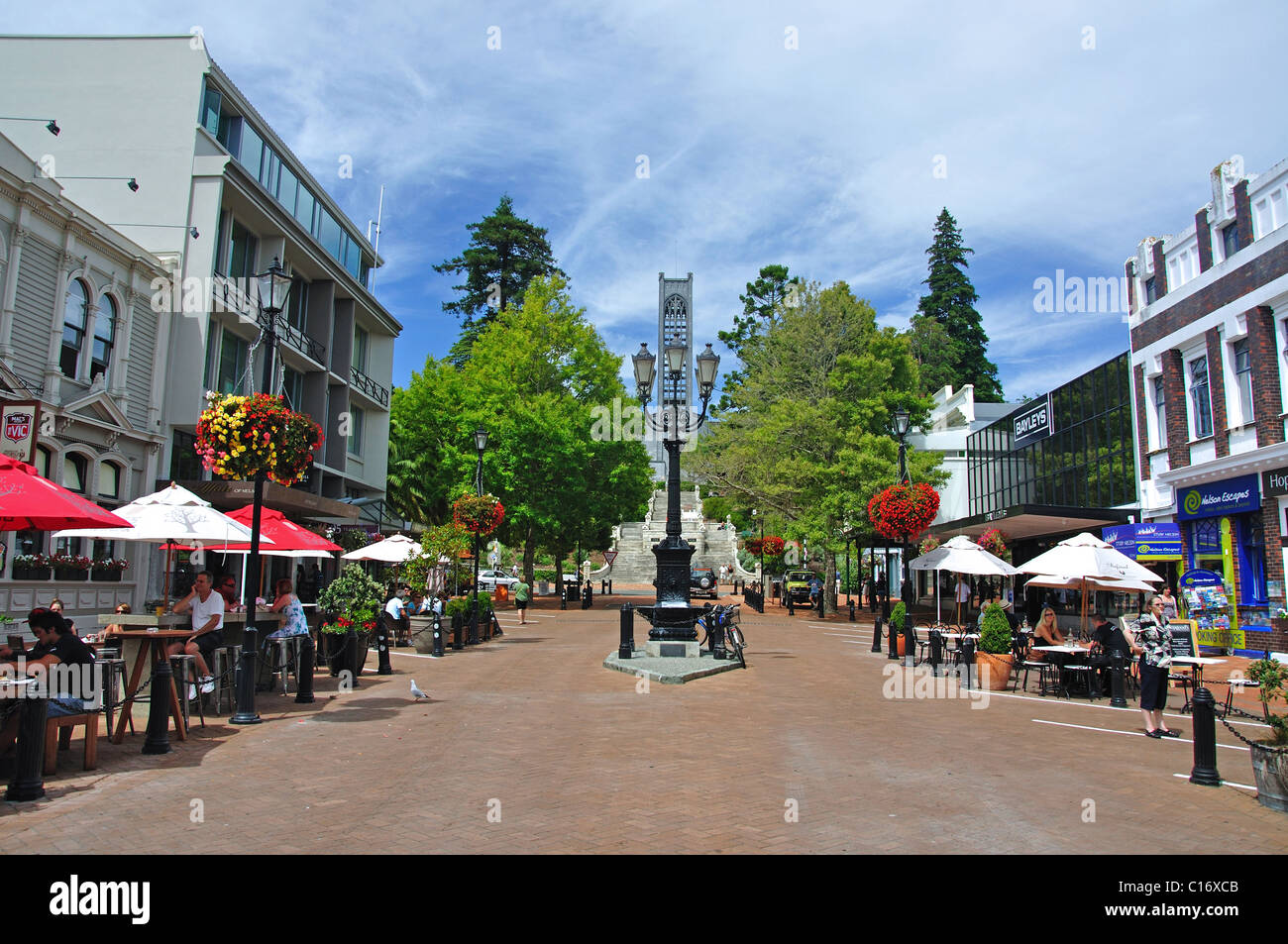 Pavement restaurants and Christ Church, Trafalgar Street, Nelson City ...