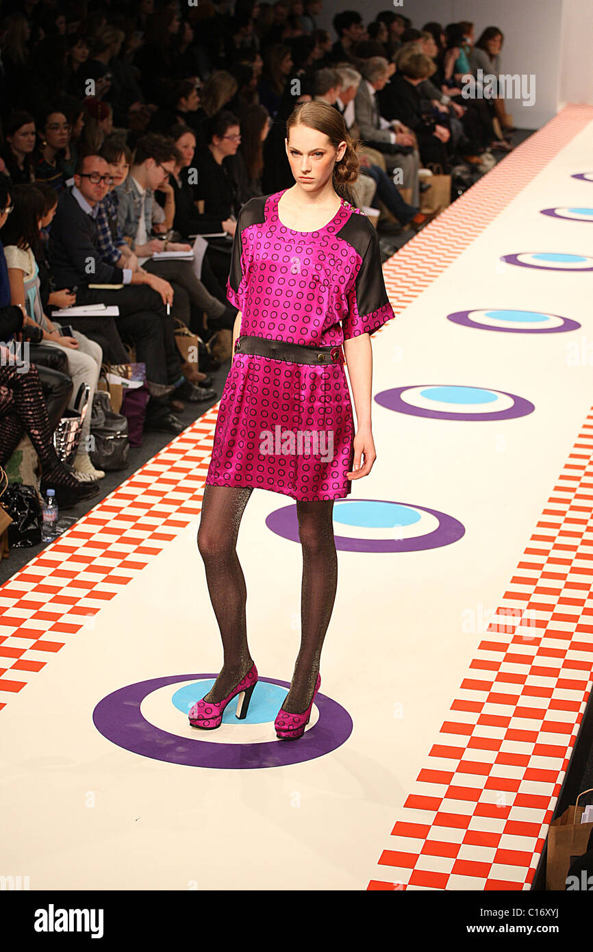 Model London Fashion Week Autumn/Winter 2009 - Eley Kishimoto - Catwalk ...