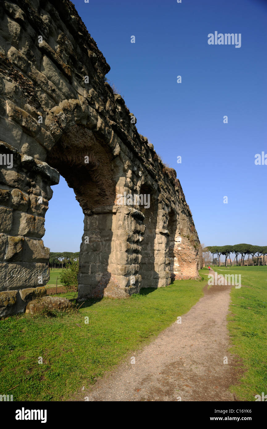 Roman paths hi-res stock photography and images - Alamy