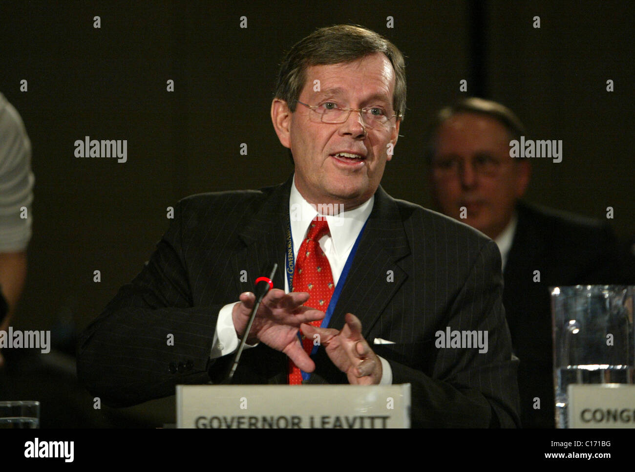 Department human services secretary hi-res stock photography and images ...