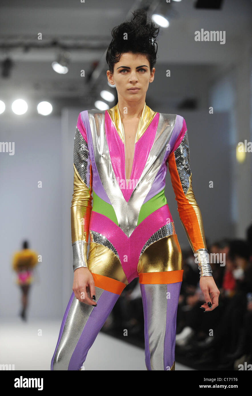 Model london fashion week off hi-res stock photography and images - Alamy