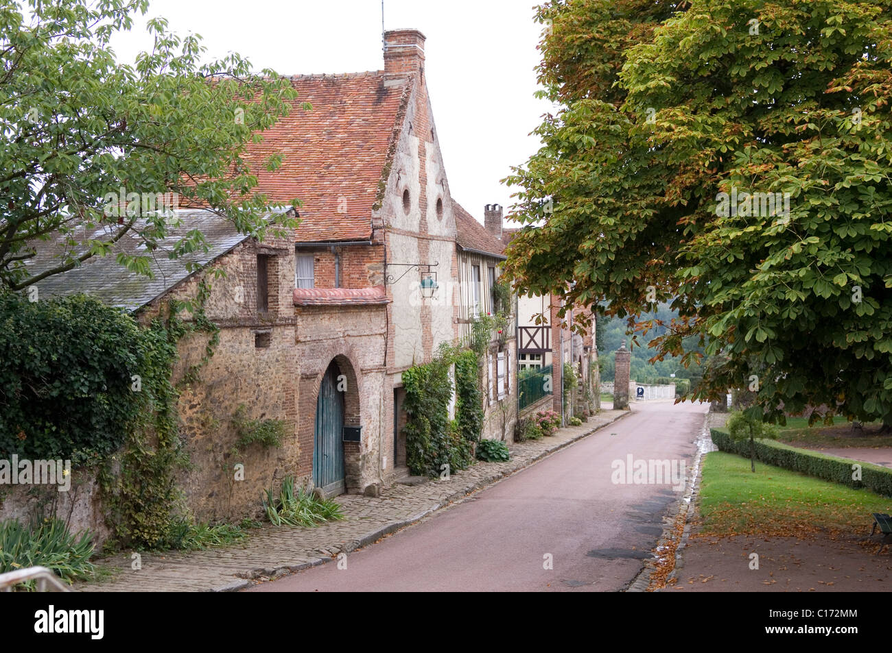 Picturesque French village of Gerberoy Stock Photo - Alamy