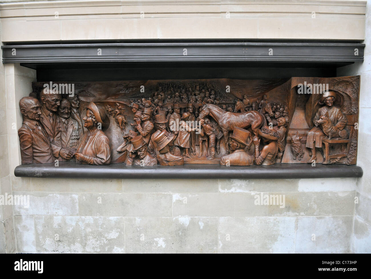 The Queen Elizabeth: The Queen Mother Memorial - unveiling ceremony ...