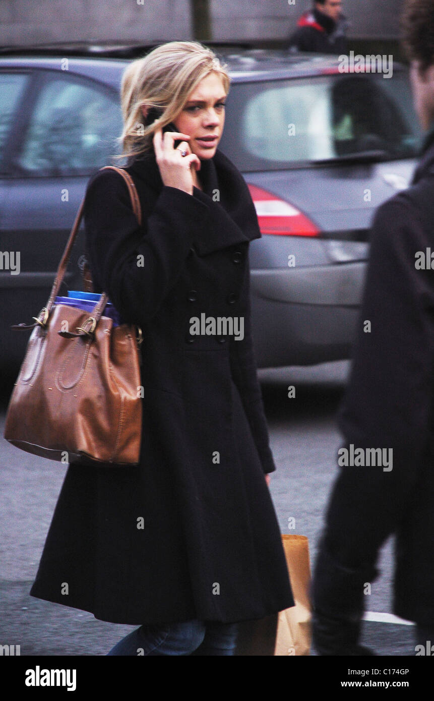 Chelsy davy 250209 paparazzi hi-res stock photography and images - Alamy